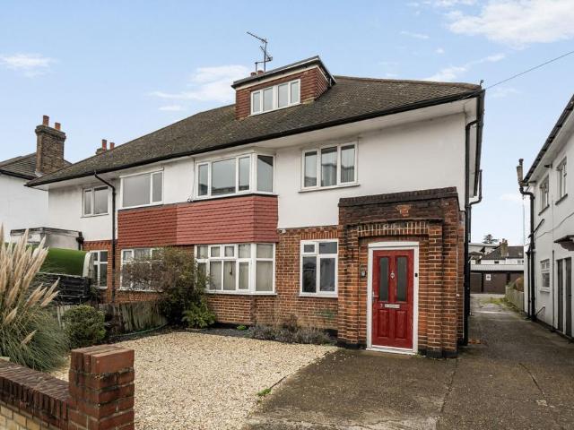 3 bedroom maisonette for sale