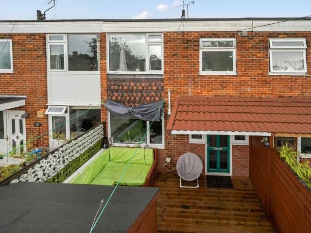 3 bedroom maisonette for sale