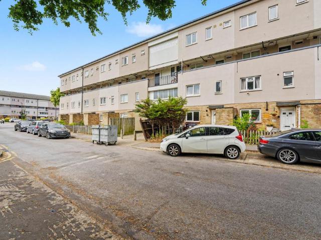 3 bedroom maisonette for sale