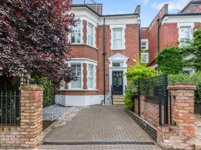 3 bedroom maisonette for sale