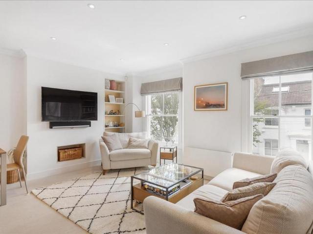 3 bedroom maisonette for sale