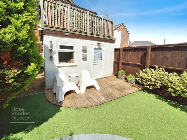 3 bedroom maisonette for sale