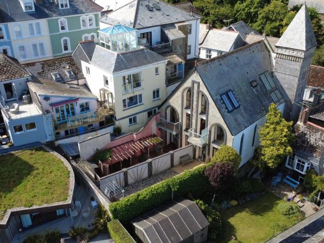 3 bedroom maisonette for sale