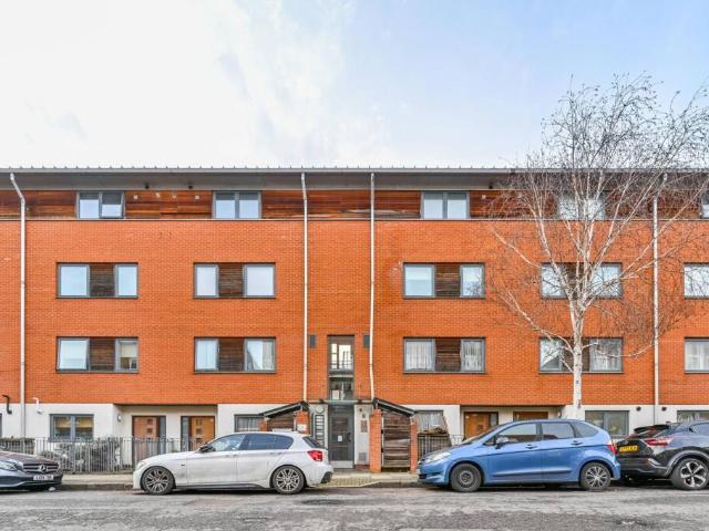 3 bedroom maisonette for sale