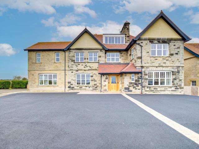 3 bedroom maisonette for sale