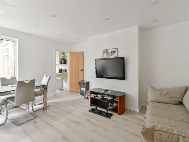 3 bedroom maisonette for sale