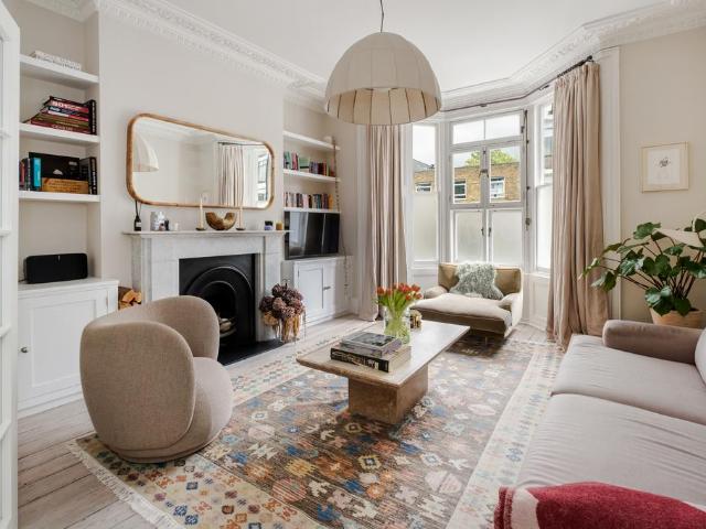 3 bedroom maisonette for sale
