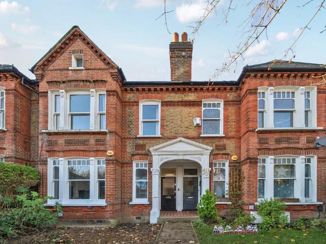 3 bedroom maisonette for sale