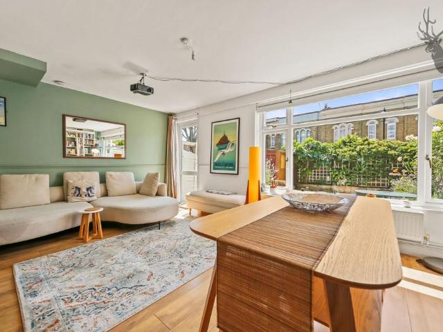 3 bedroom maisonette for sale