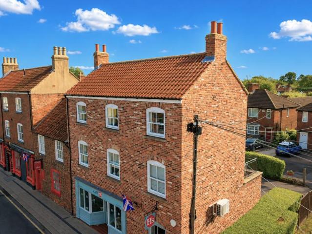 3 bedroom maisonette for sale
