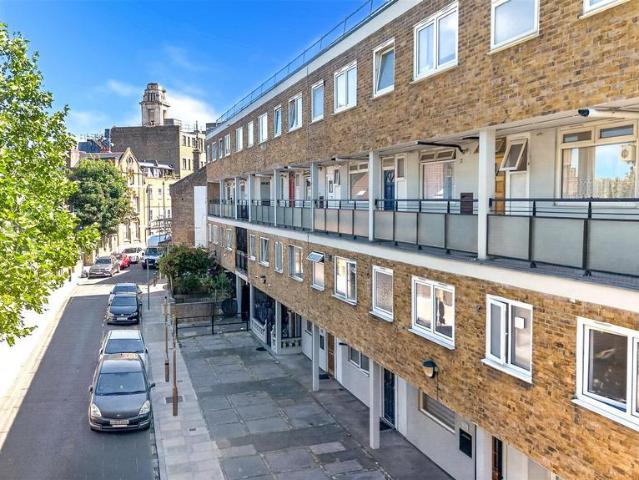 3 bedroom maisonette for sale