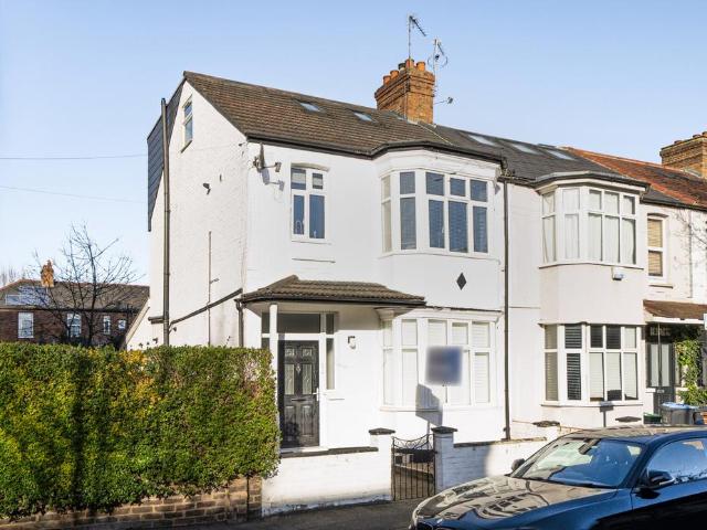 3 bedroom maisonette for sale
