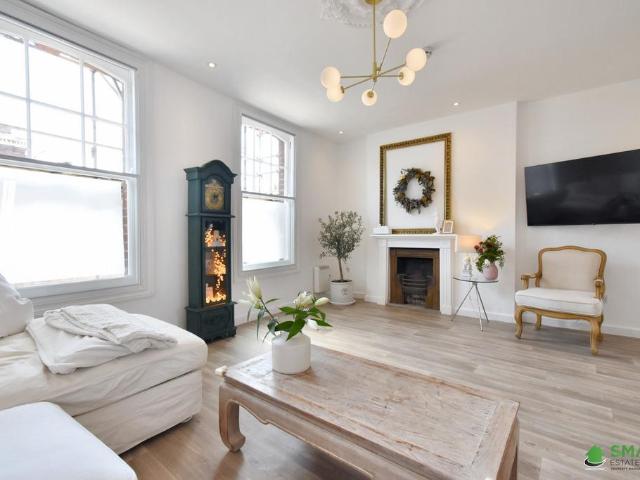 3 bedroom maisonette for sale