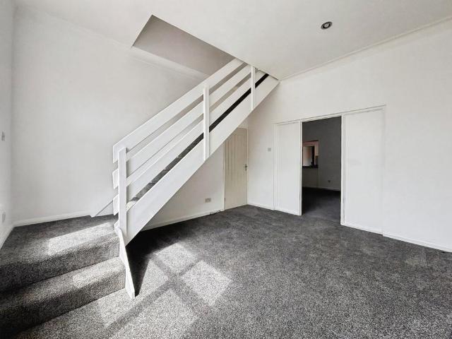 3 bedroom maisonette for sale