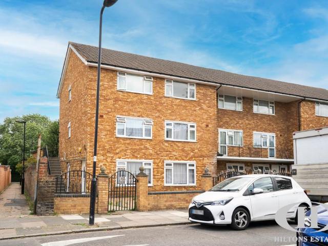3 bedroom maisonette for sale