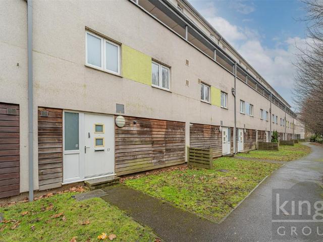 3 bedroom maisonette for sale