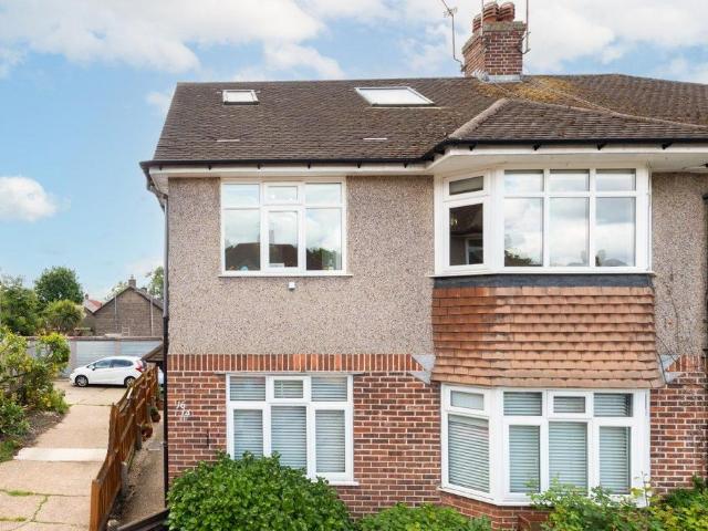 3 bedroom maisonette for sale