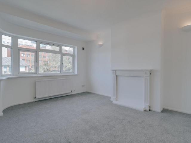 3 bedroom maisonette for sale