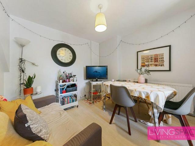 3 bedroom maisonette for sale