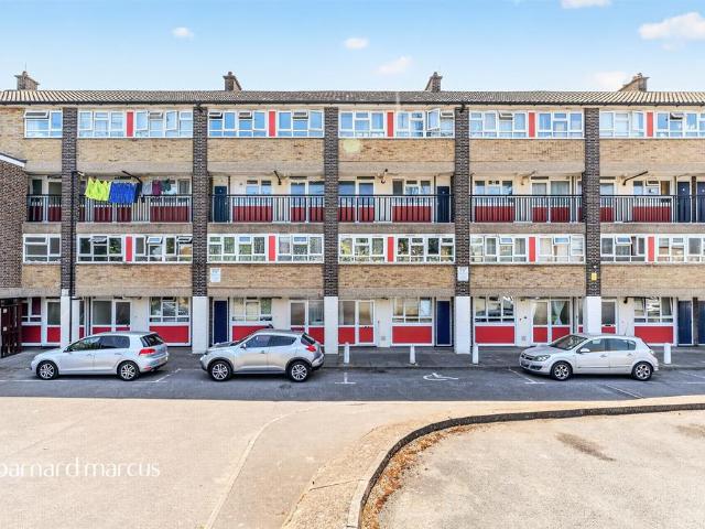 3 bedroom maisonette for sale
