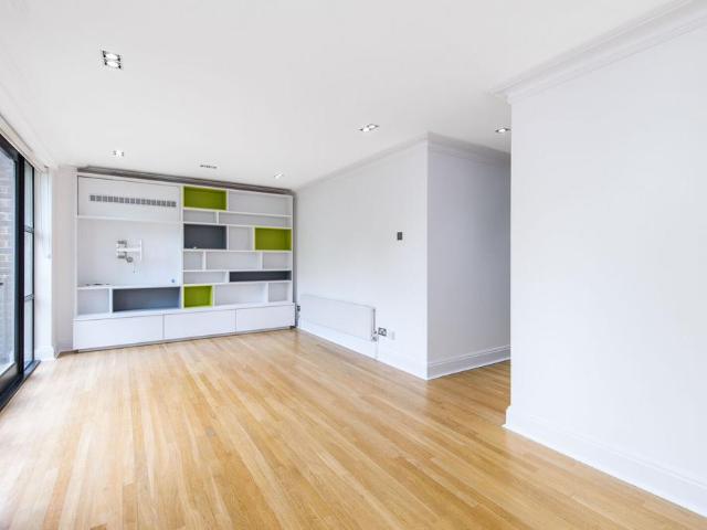 3 bedroom maisonette for sale