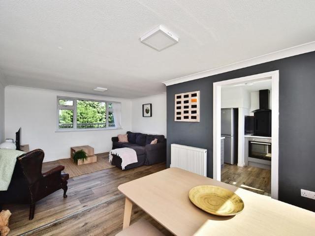 3 bedroom maisonette for sale