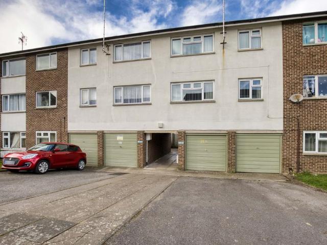 3 bedroom maisonette for sale