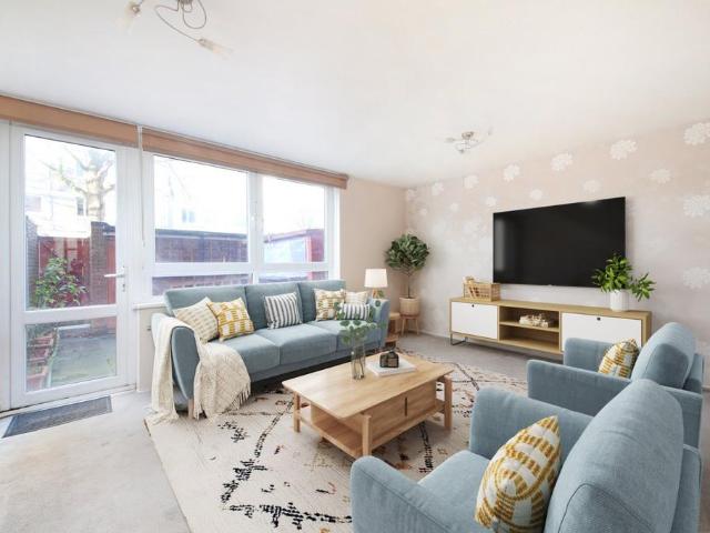 3 bedroom maisonette for sale
