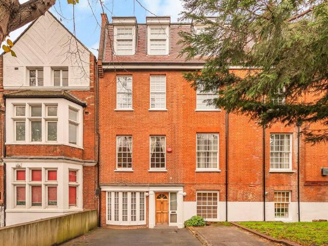 4 bedroom maisonette for sale