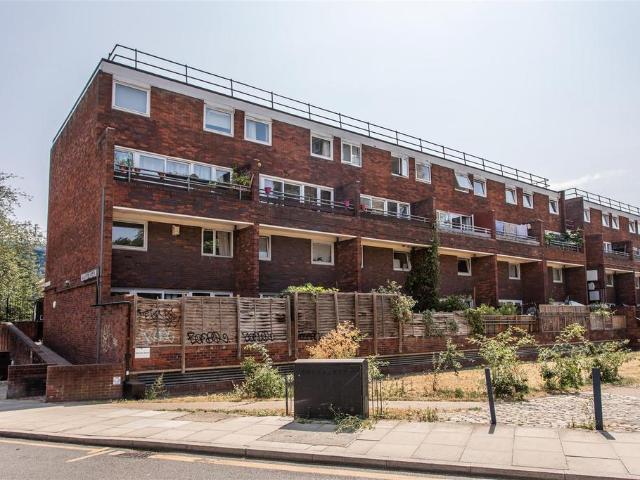 3 bedroom maisonette for sale