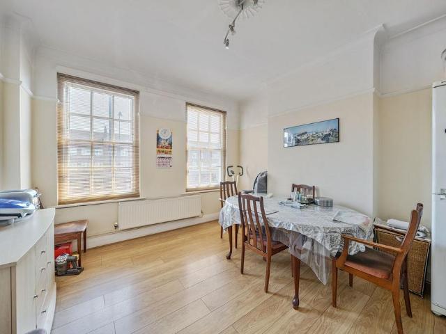 3 bedroom maisonette for sale