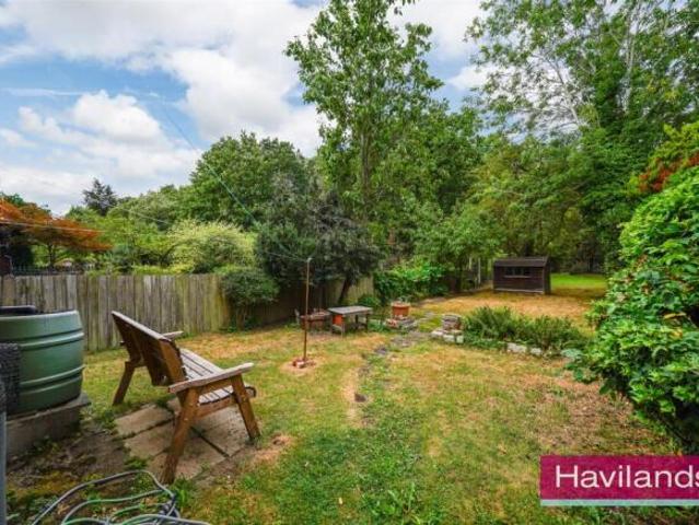 3 bedroom maisonette for sale in The Chine, Grange Park, N21