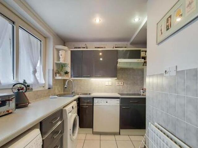 3 Bedroom Maisonette For Sale In Tower Hamlets, London