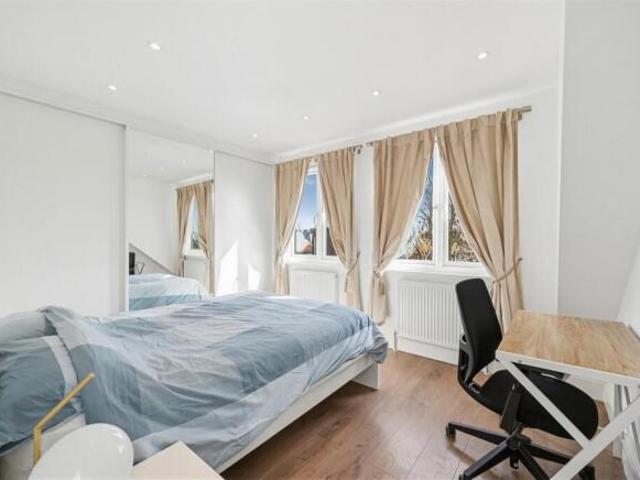 3 bedroom maisonette for sale in Toynbee Road, Wimbledon, SW20