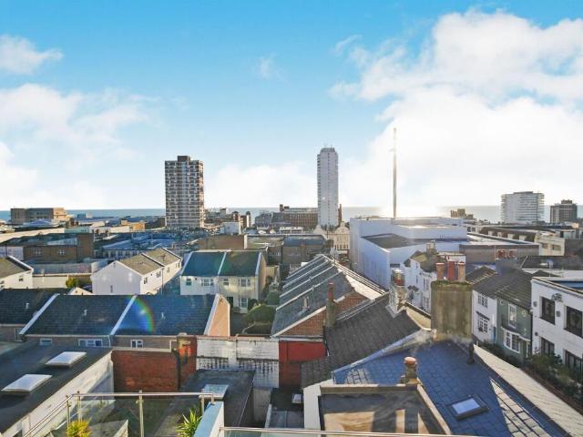 3 bedroom maisonette for sale in Upper North Street, Brighton, BN1