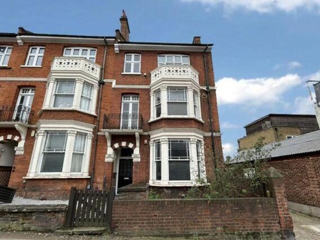 3 Bedroom Maisonette For Sale In Wandsworth, London
