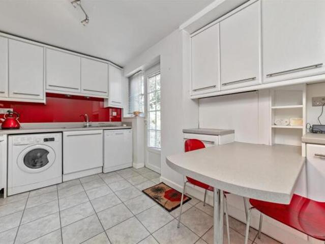 3 bedroom maisonette for sale in Westminster Court, St Albans, AL1