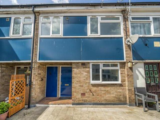 3 Bedroom Maisonette For Sale In Woodley
