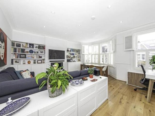 3 bedroom maisonette for sale in Wyneham Road, Herne Hill, London, SE24