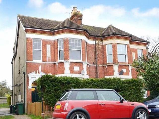 3 Bedroom Maisonette For Sale In Yattendon Road, Horley