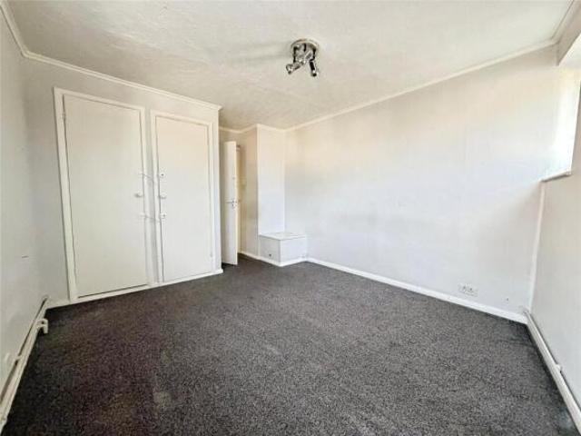3 bedroom maisonette for sale in Albert Road, Yiewsley, West Drayton, UB7