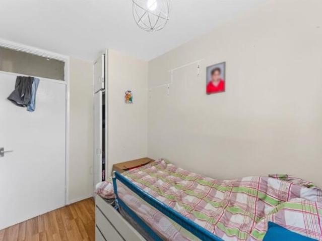 3 bedroom maisonette for sale in Arnal Crescent, London, SW18