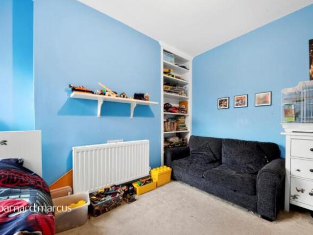 3 bedroom maisonette for sale in Ballards Lane, London, N3