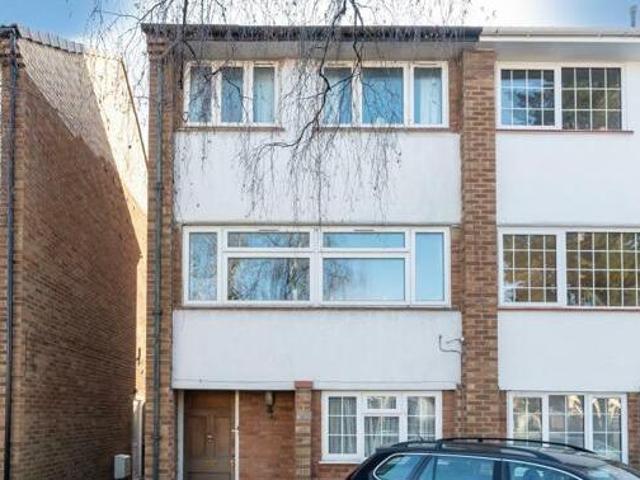 3 Bedroom Maisonette For Sale In Berkshire