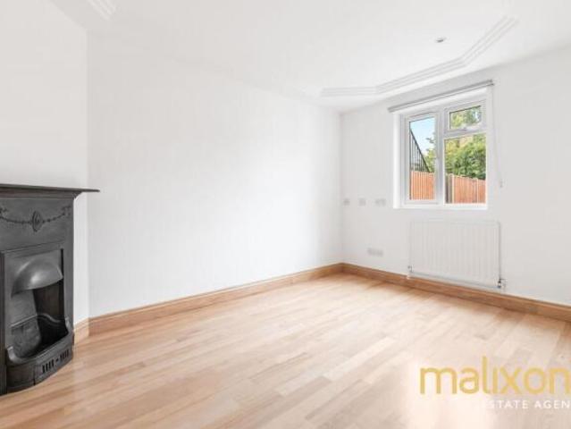 3 bedroom maisonette for sale in Blackshaw Road, London, SW17