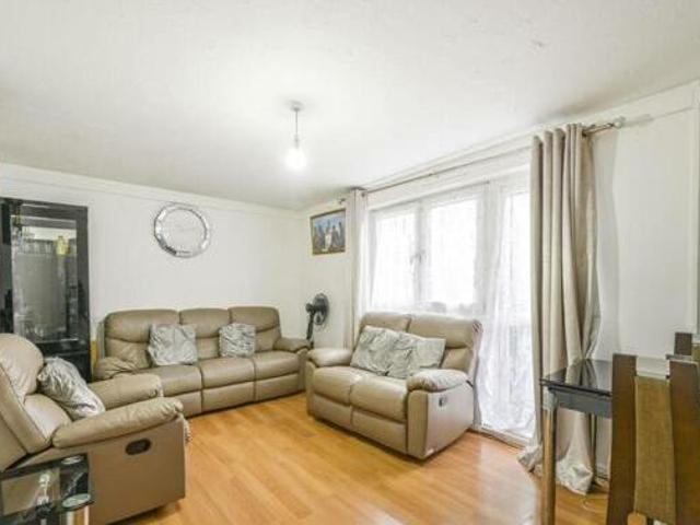 3 Bedroom Maisonette For Sale In Canning Town, London