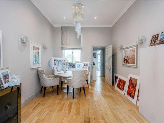 3 bedroom maisonette for sale in Cheyne Gardens, London, SW3