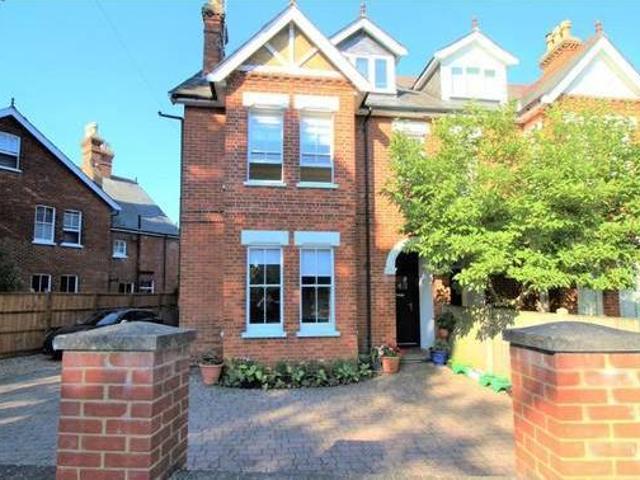3 bedroom maisonette for sale in Church Circle Farnborough GU14