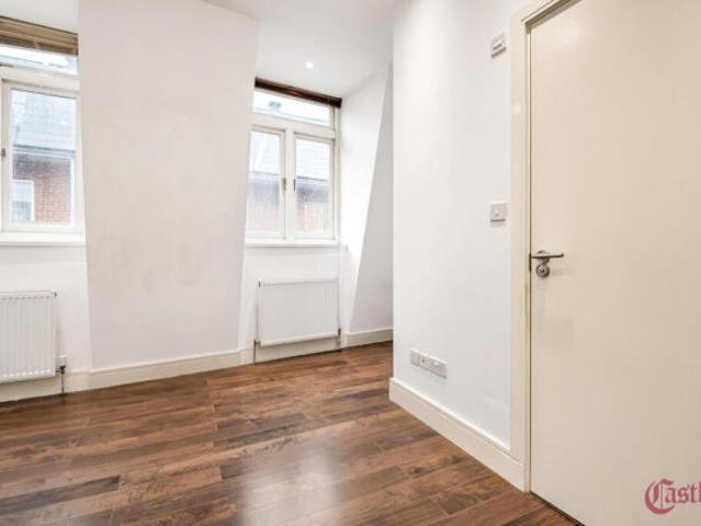 3 bedroom maisonette for sale in Coleridge Road, N8