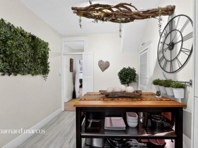 3 bedroom maisonette for sale in Claremont Avenue, New Malden, KT3